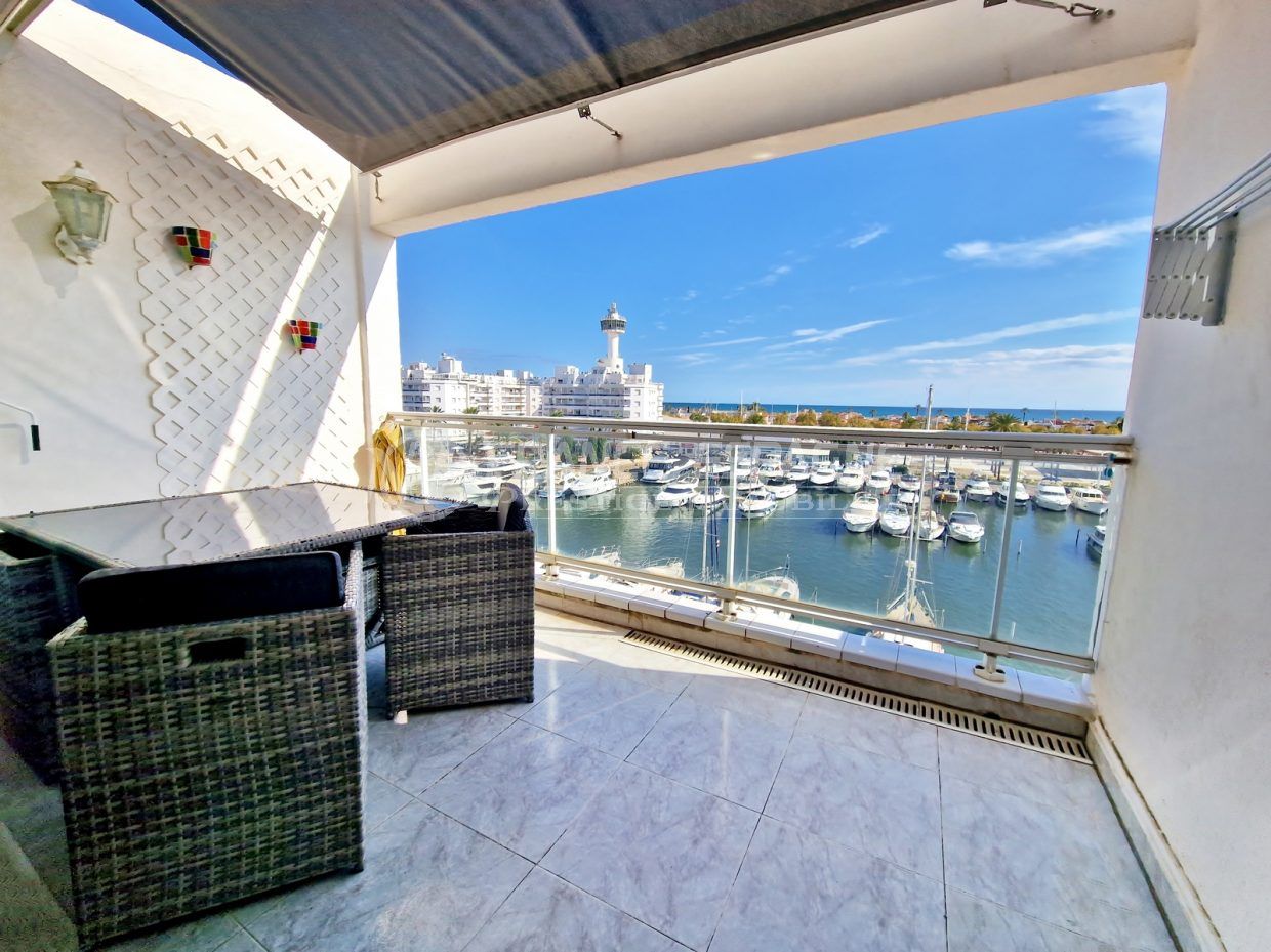 Empuriabrava - Atico/Duplex beautiful sea and marina view, close to all ...